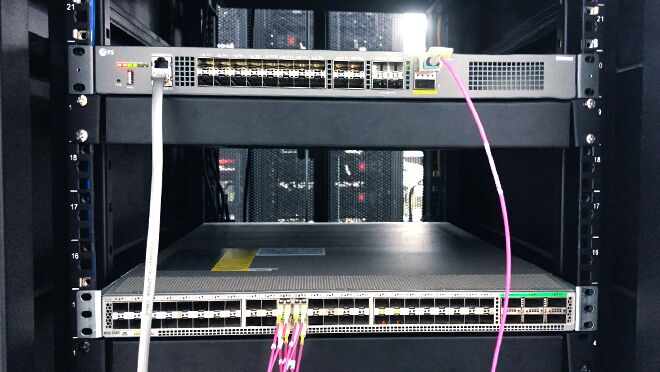 24-Port 10Gb SFP+ L3 Managed Stackable Switch with 25G/40G Uplinks ...