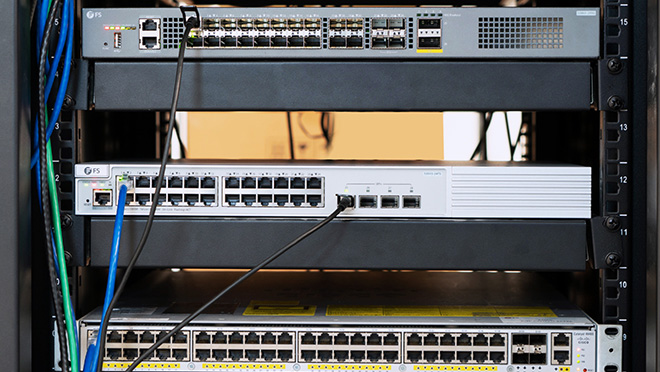 FS 20-Port 10Gb SFP+ L3 Stackable Enterprise Ethernet Switch - FS Germany