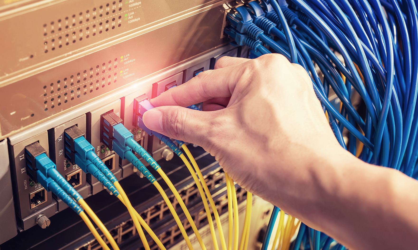 Fiber Optic Troubleshooting Guide: Problems, Tools & Solutions